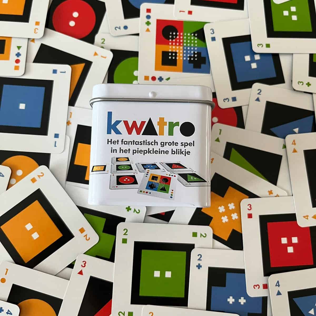 KWATRO Review • Spellenbunker heeft alle info & videos • Kaartspel door ...